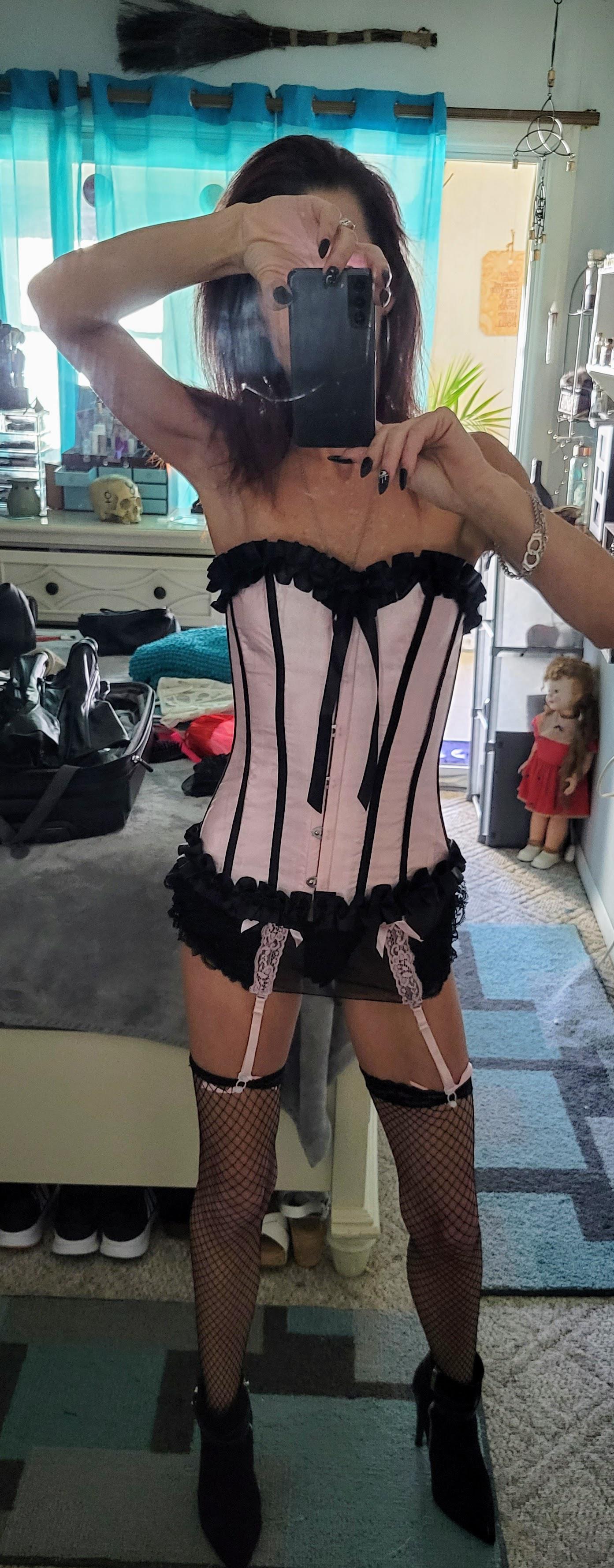 This girl wants to play- anyone interested??? | Scrolller