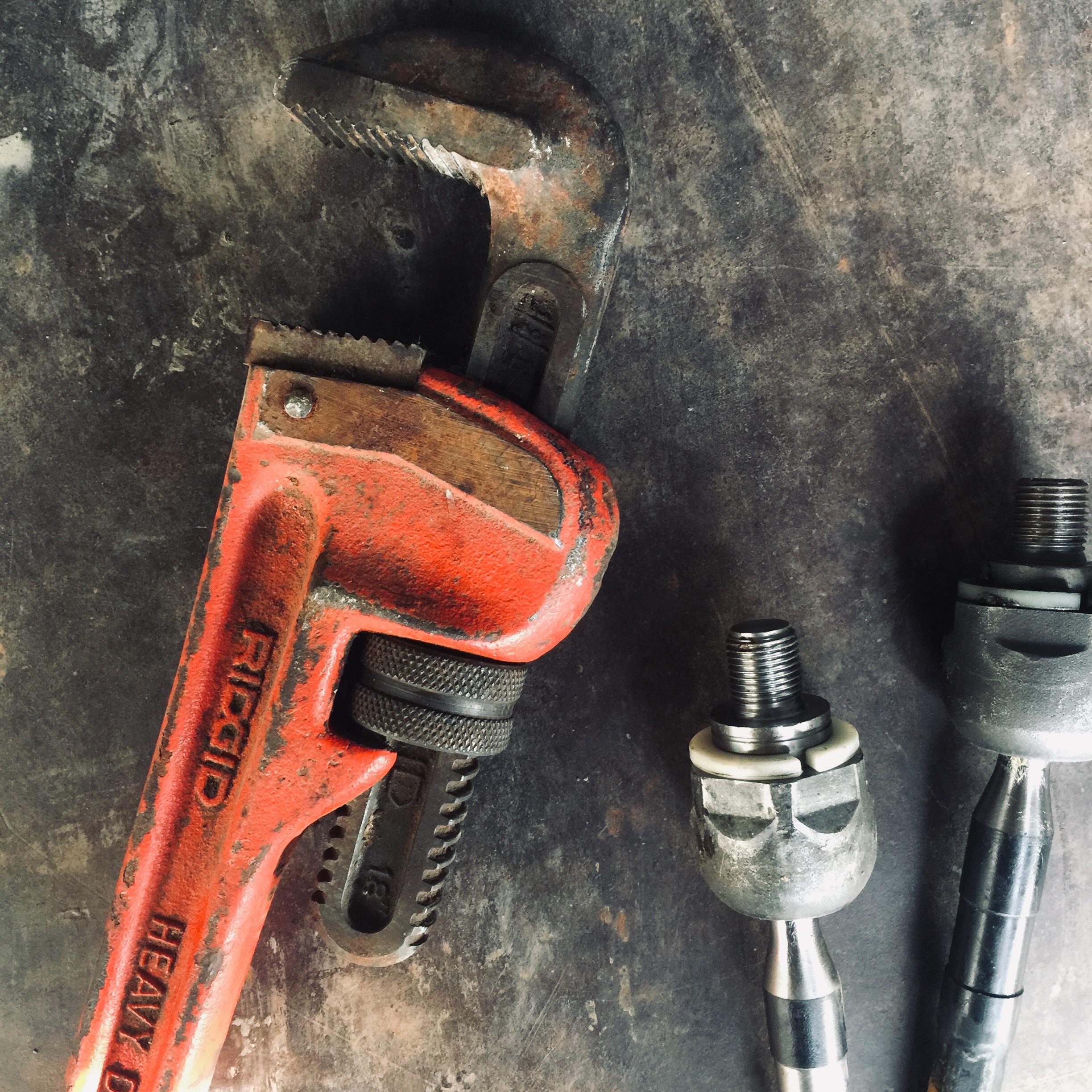 This is how I remove the inner tie rods. RIDGID 18” pipe wrench comes handy. | Scrolller