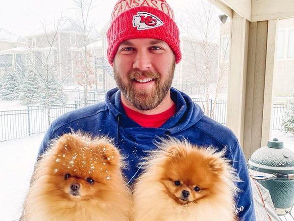 This is KC Chiefs #71, Mitch Schwartz, and his Poms. | Scrolller