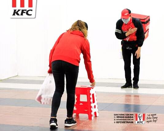 This is one of the contactless delivery procedure you will see in KFC Vietnam. | Scrolller