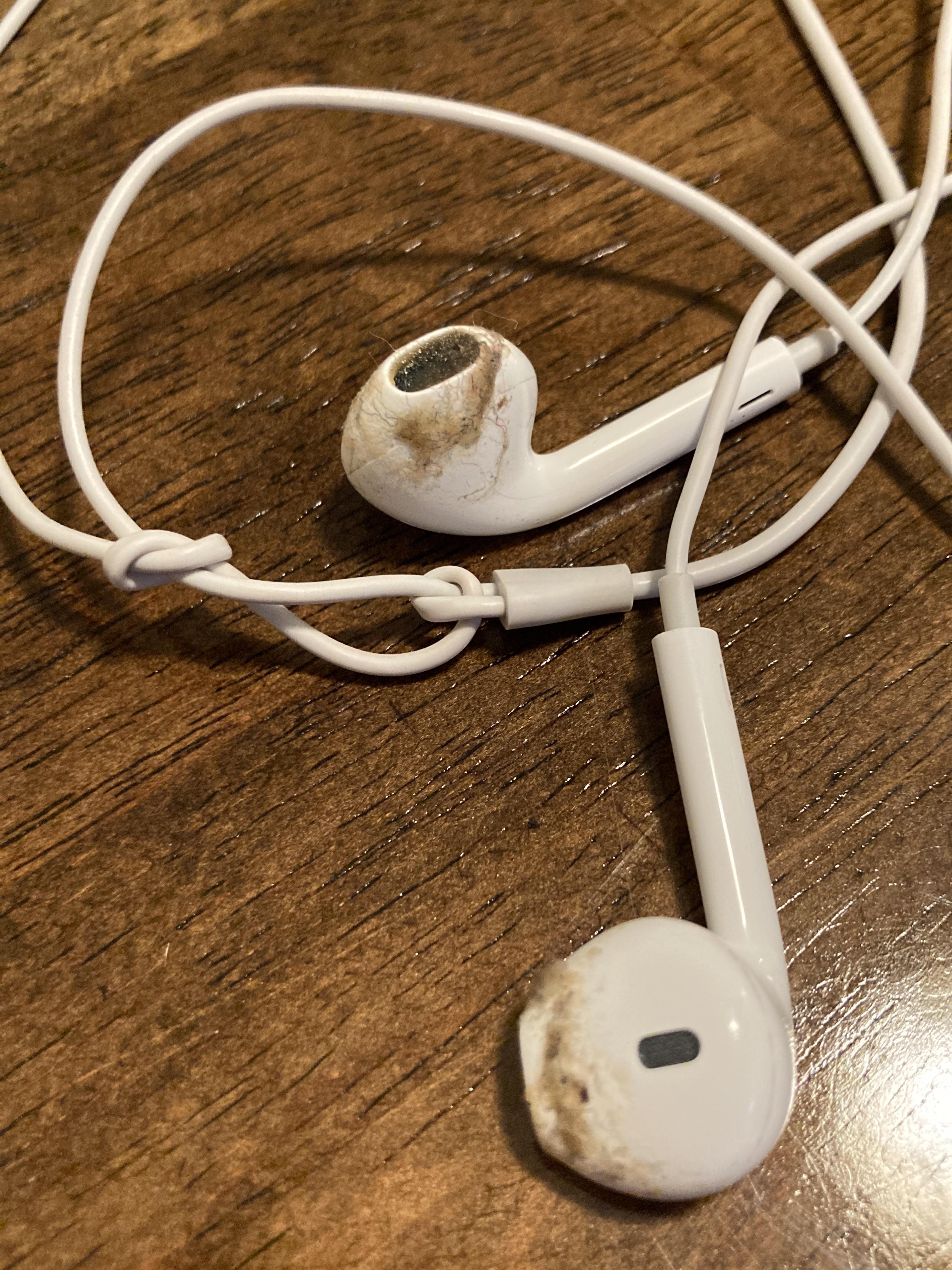 This kids earbuds | Scrolller