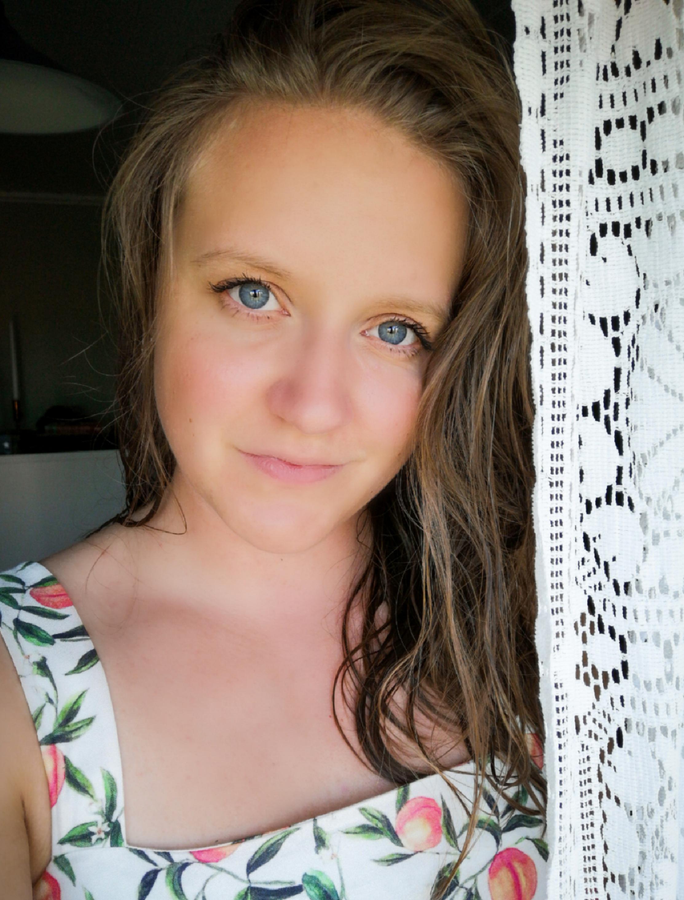 This light really brings out my eye color | Scrolller