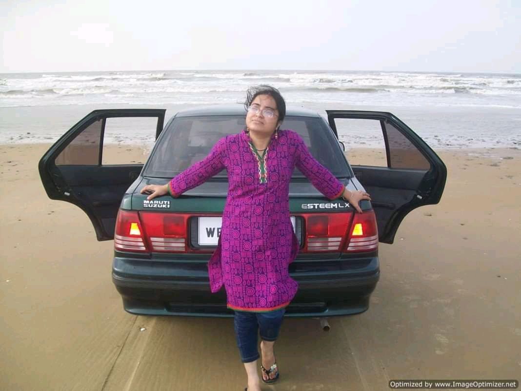 This pic makes me want to bend my mom over the car amd fuck her brains out. | Scrolller