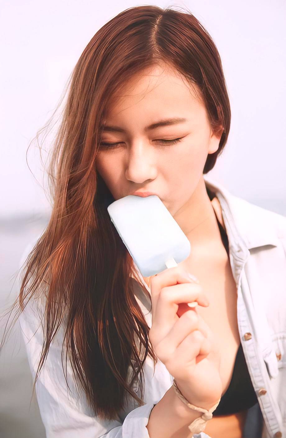 This time with an ice cream bar | Scrolller