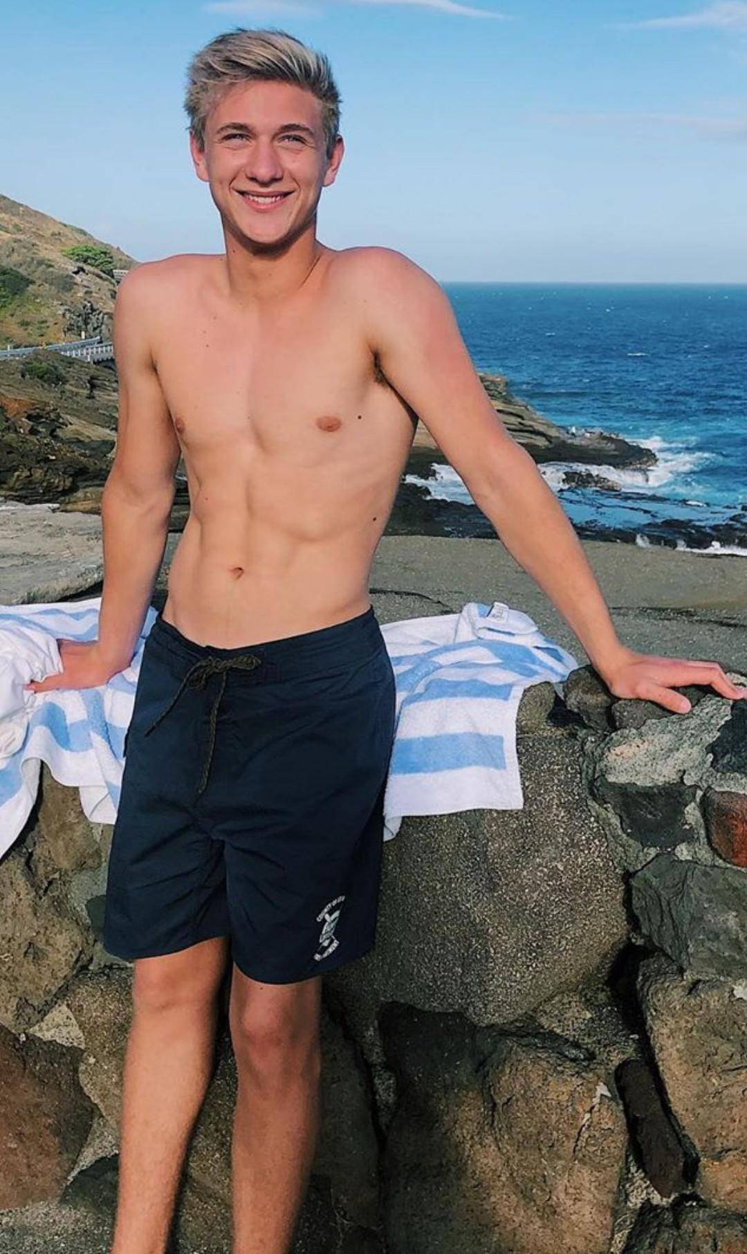 Thomas Kuc (@thomasnkuc) [SHIRTLESS] | Scrolller