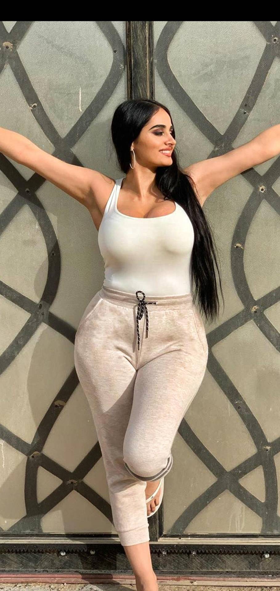 Those hips are from another world 😳😳 | Scrolller