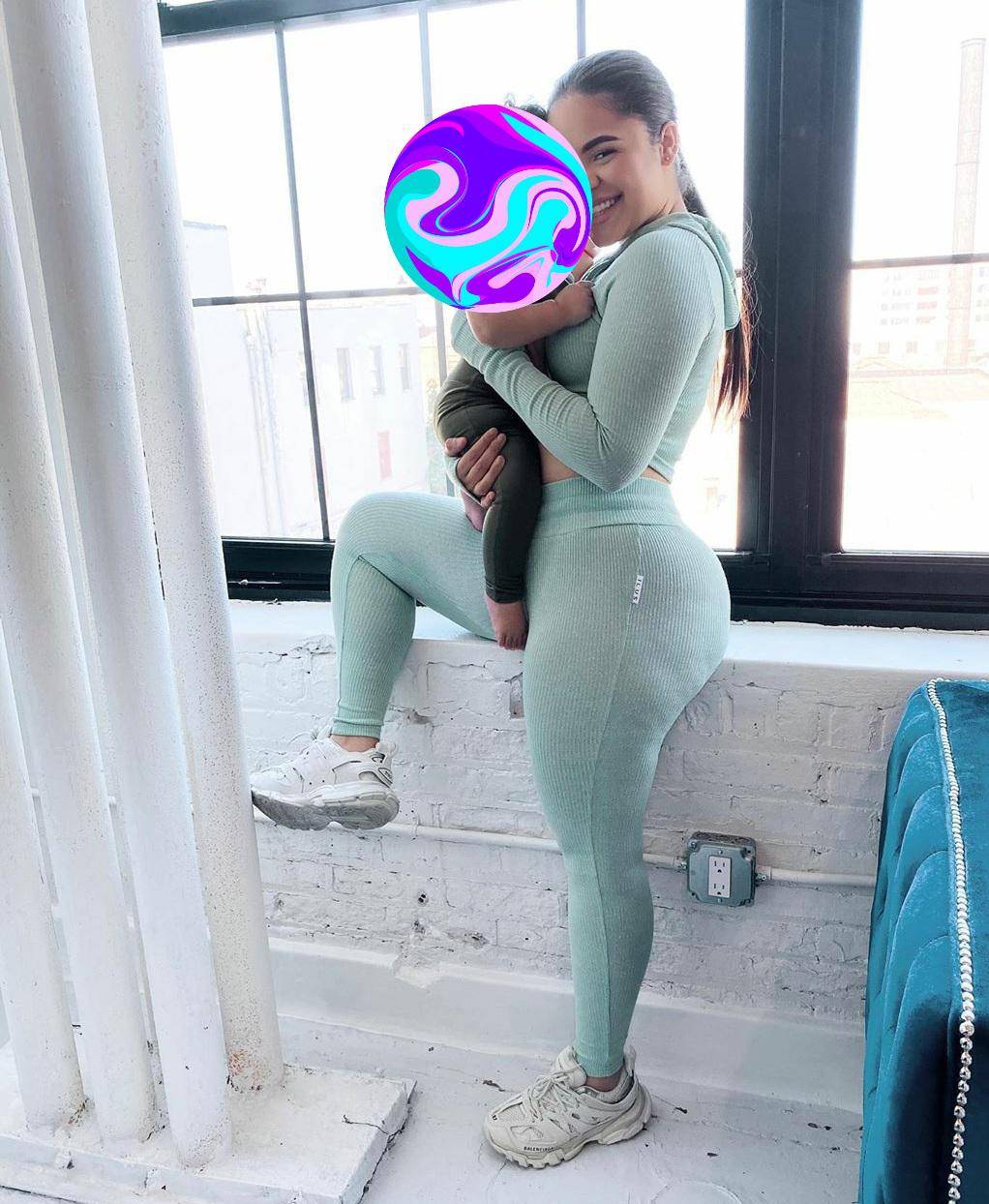 Those thighs | Scrolller