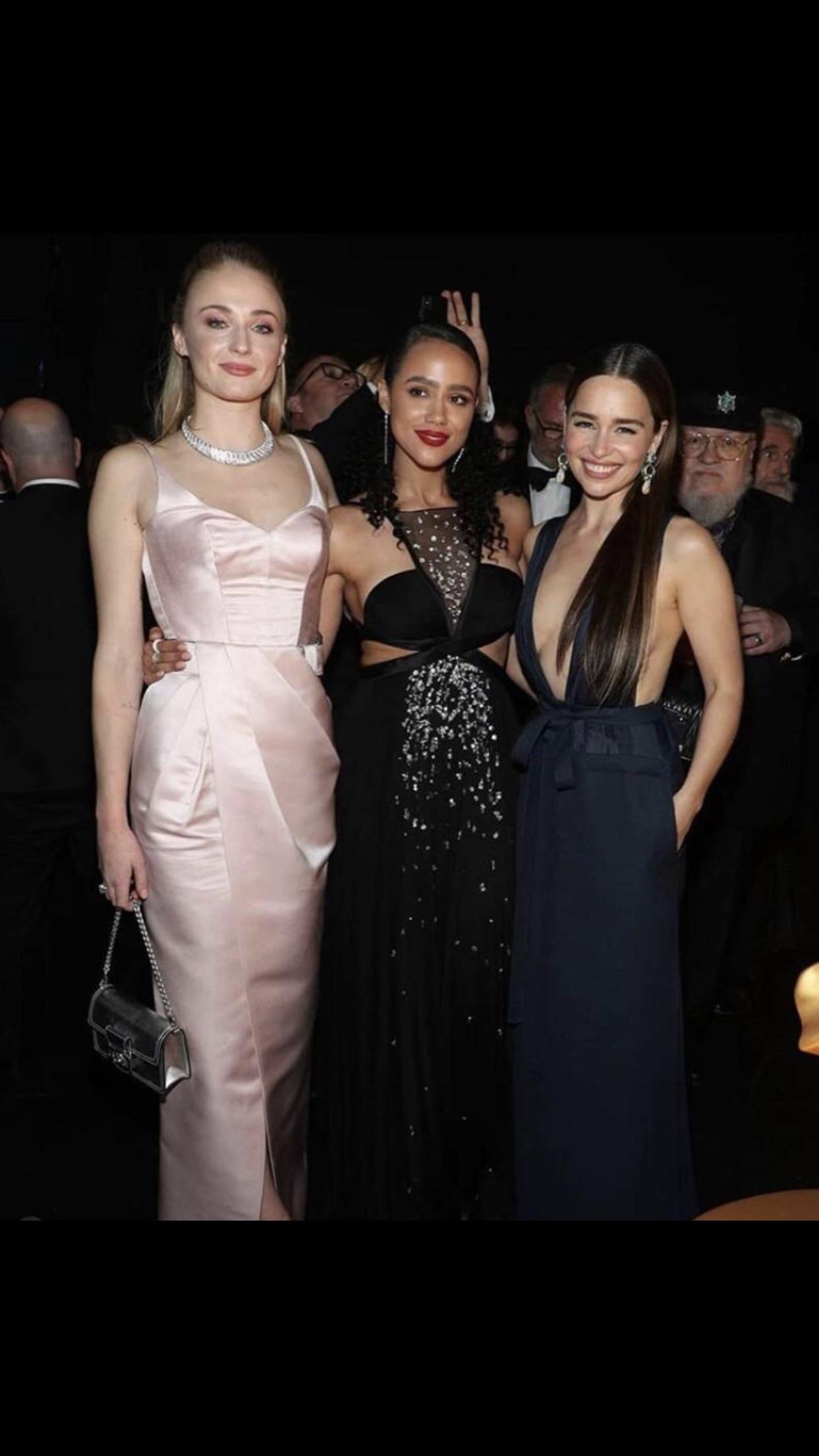 Three lovely ladies | Scrolller