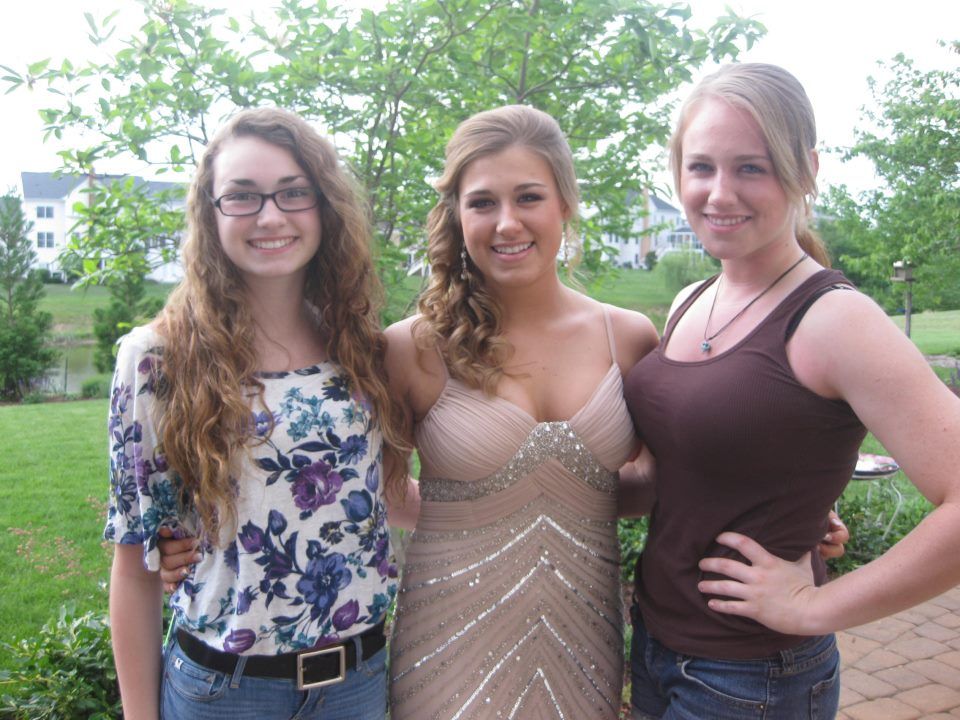 [3] Sisters | Scrolller