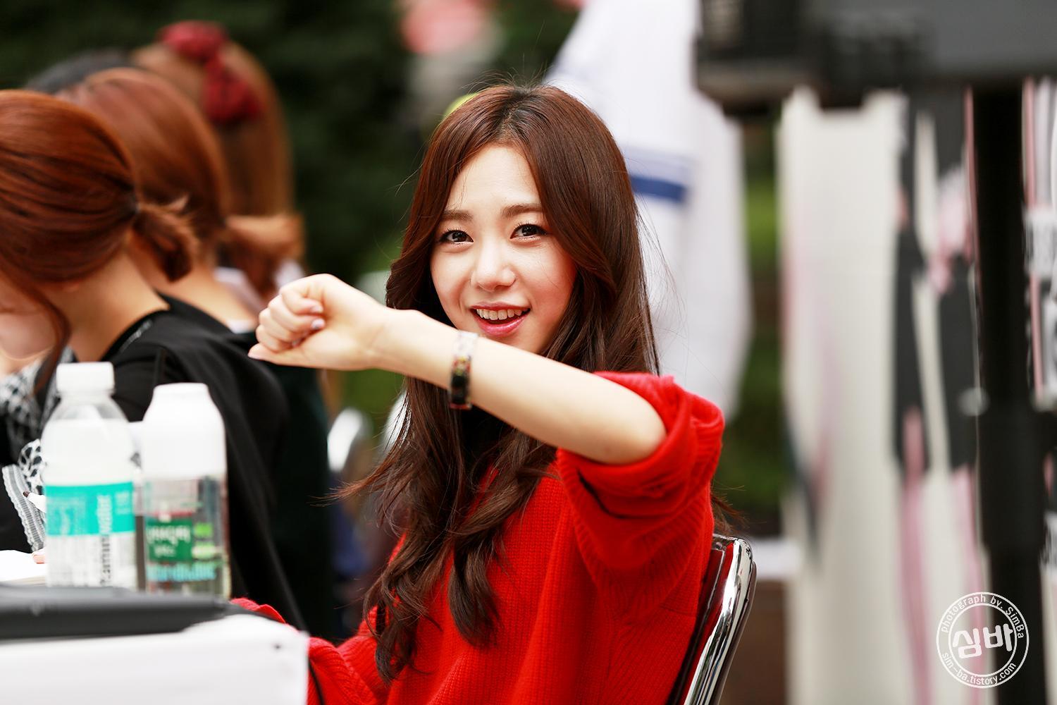 throwing a left hook | Scrolller