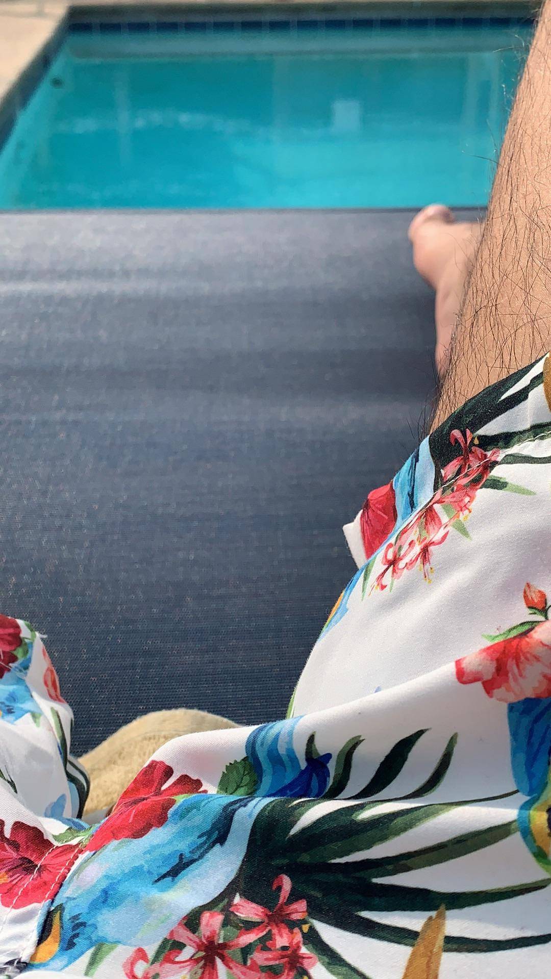 Throwing it back to tanning under the ☀️ | Scrolller