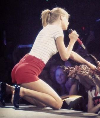 Tight Red Tay Bum | Scrolller