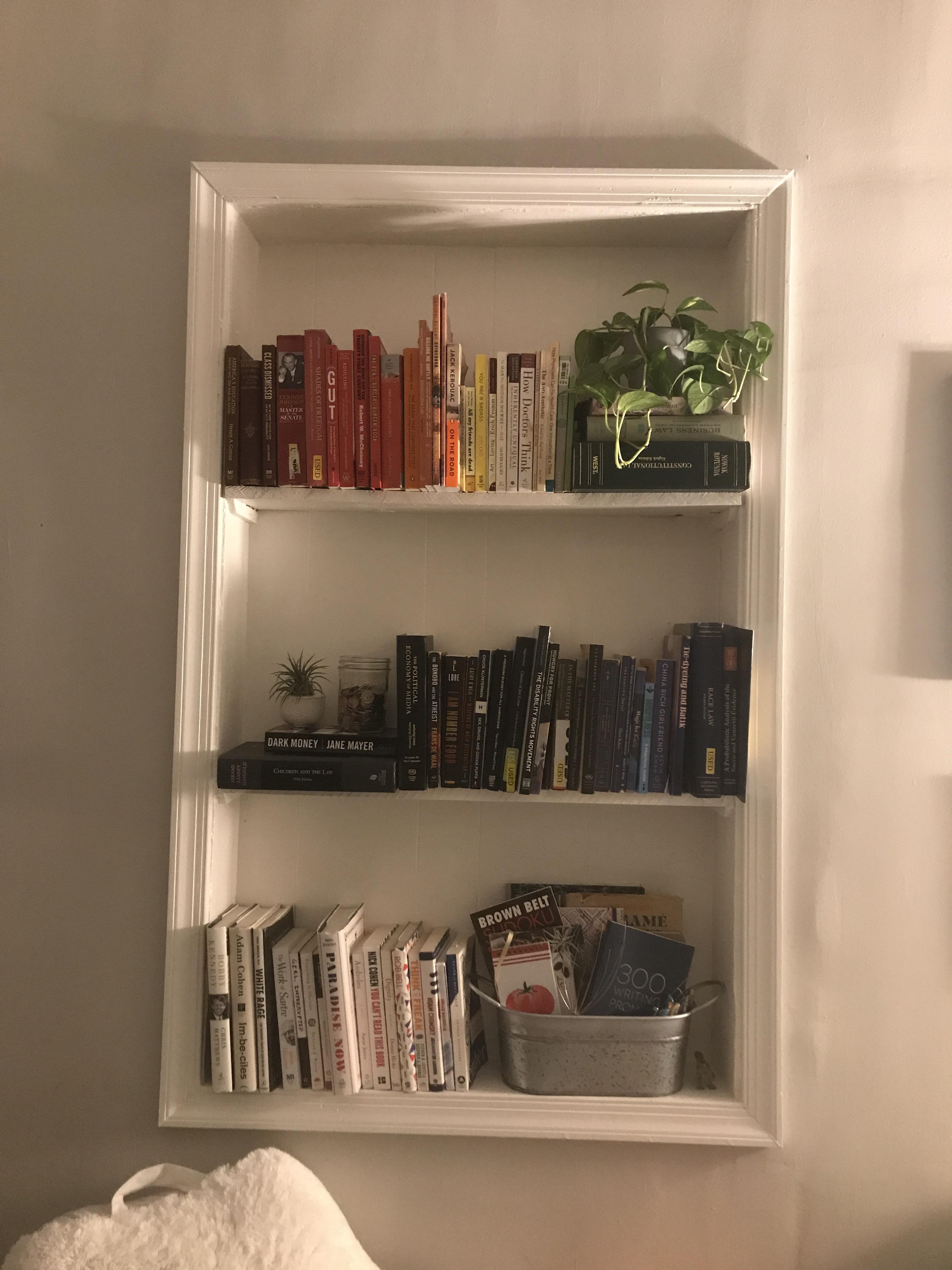 Time to start fighting against my natural tendency toward clutter. First success: this book ...