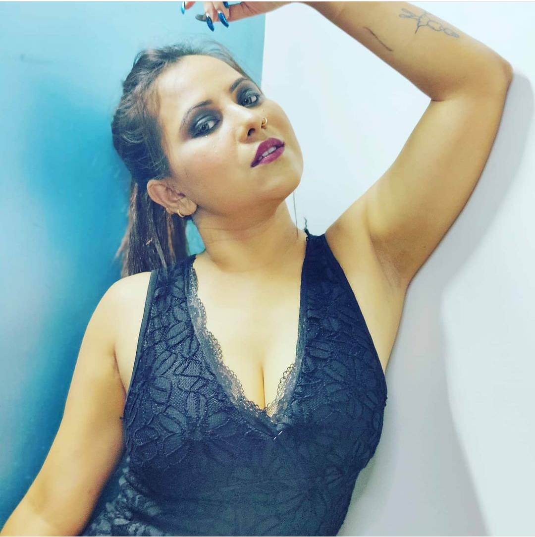 Tina Nandi | Scrolller