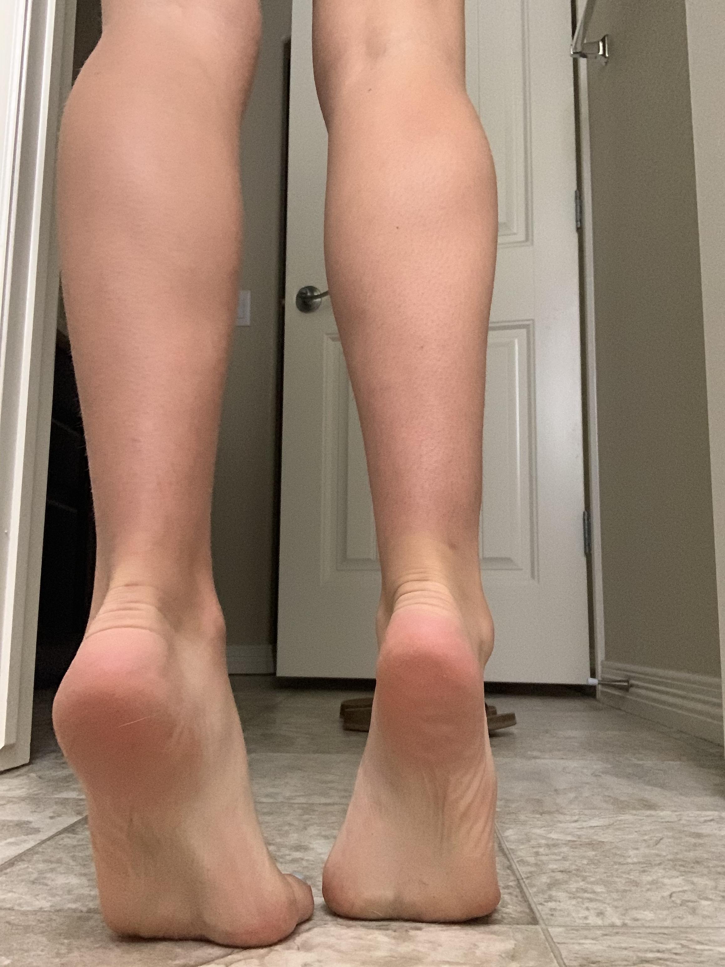 tippy toes | Scrolller