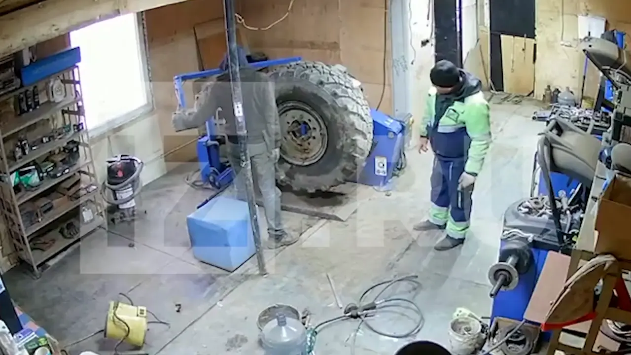 Tire blowout | Scrolller