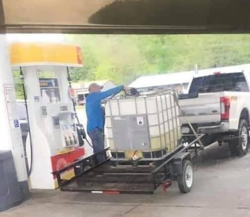 To hoard gas | Scrolller