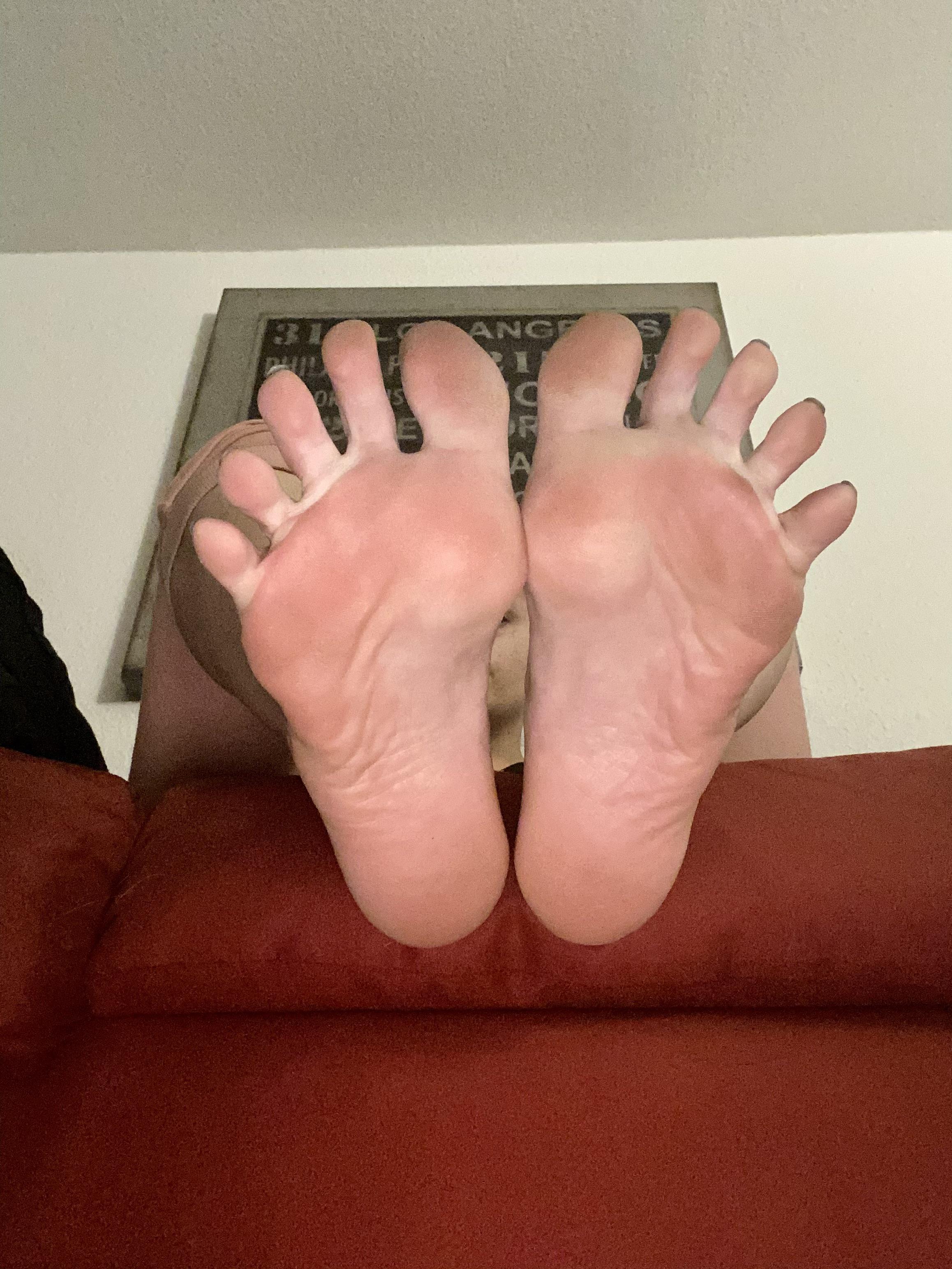 Toe spread POV | Scrolller