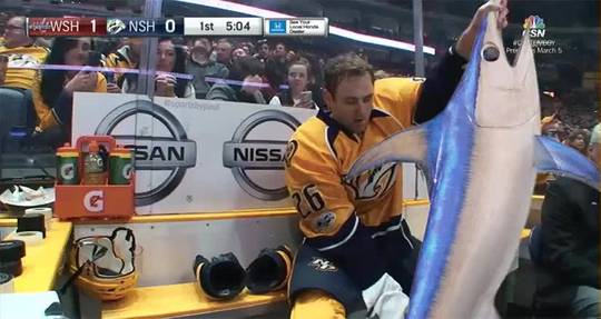 Tom Wilson and Harry Zolnierczyk preparing dinner in the penalty box | Scrolller