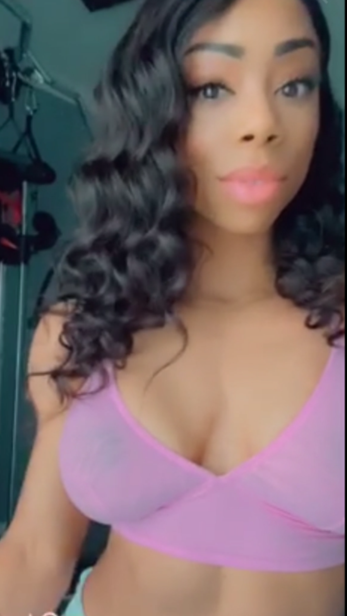 Tracy Williams | Scrolller