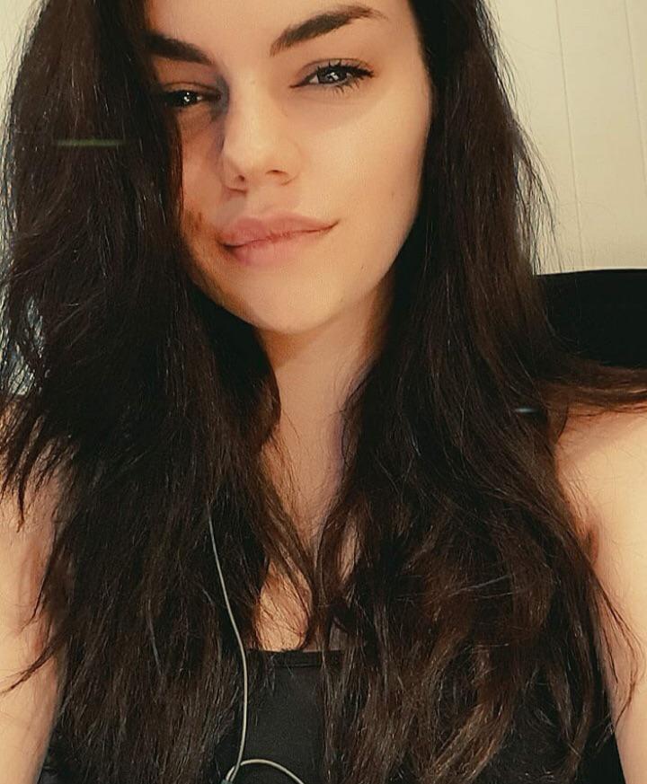 trading her pics | Scrolller