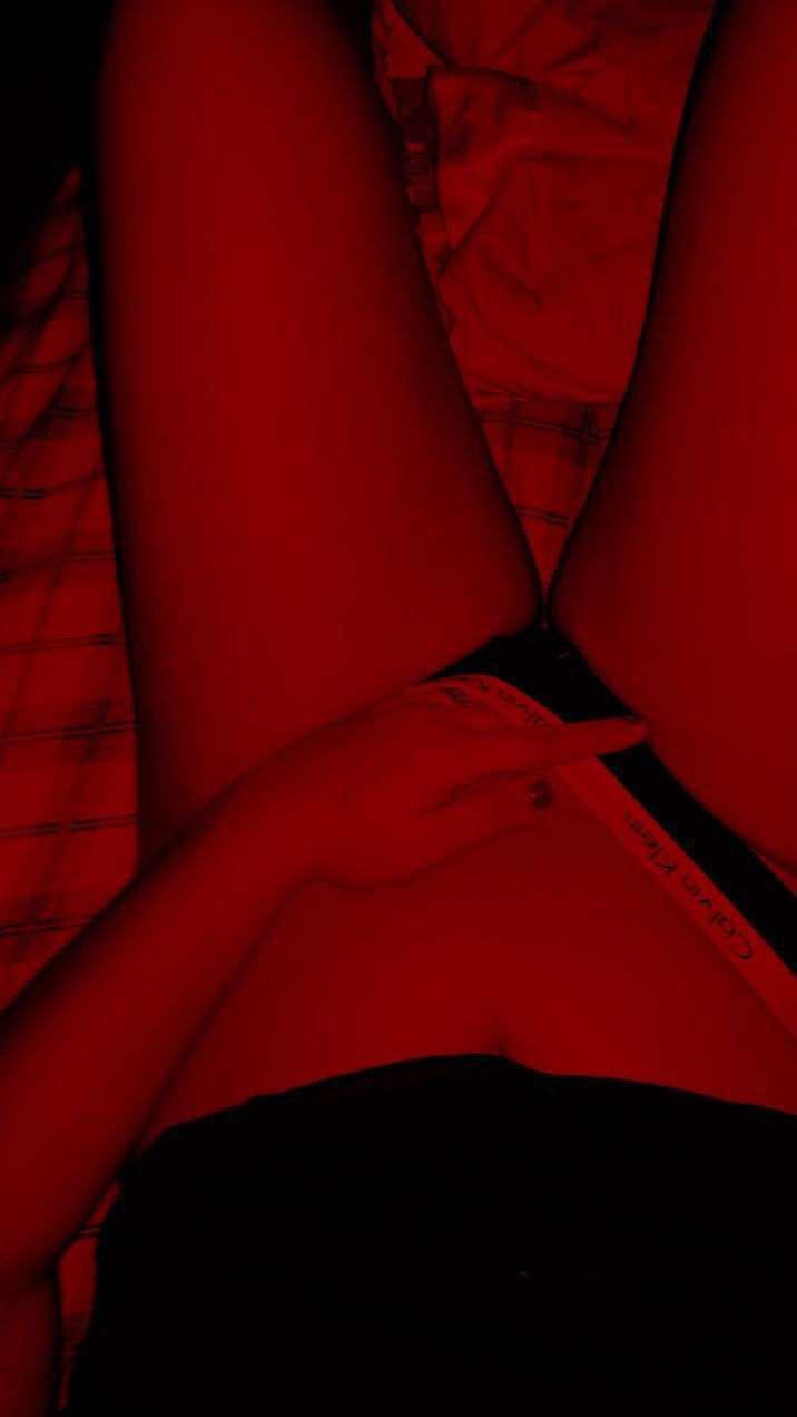 Trading male and female nudes get active | Scrolller