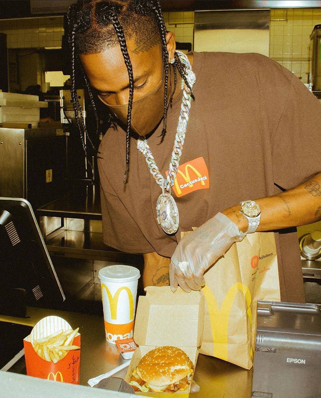 Travis Scott serving at McDonald's 🍟🍔 | Scrolller