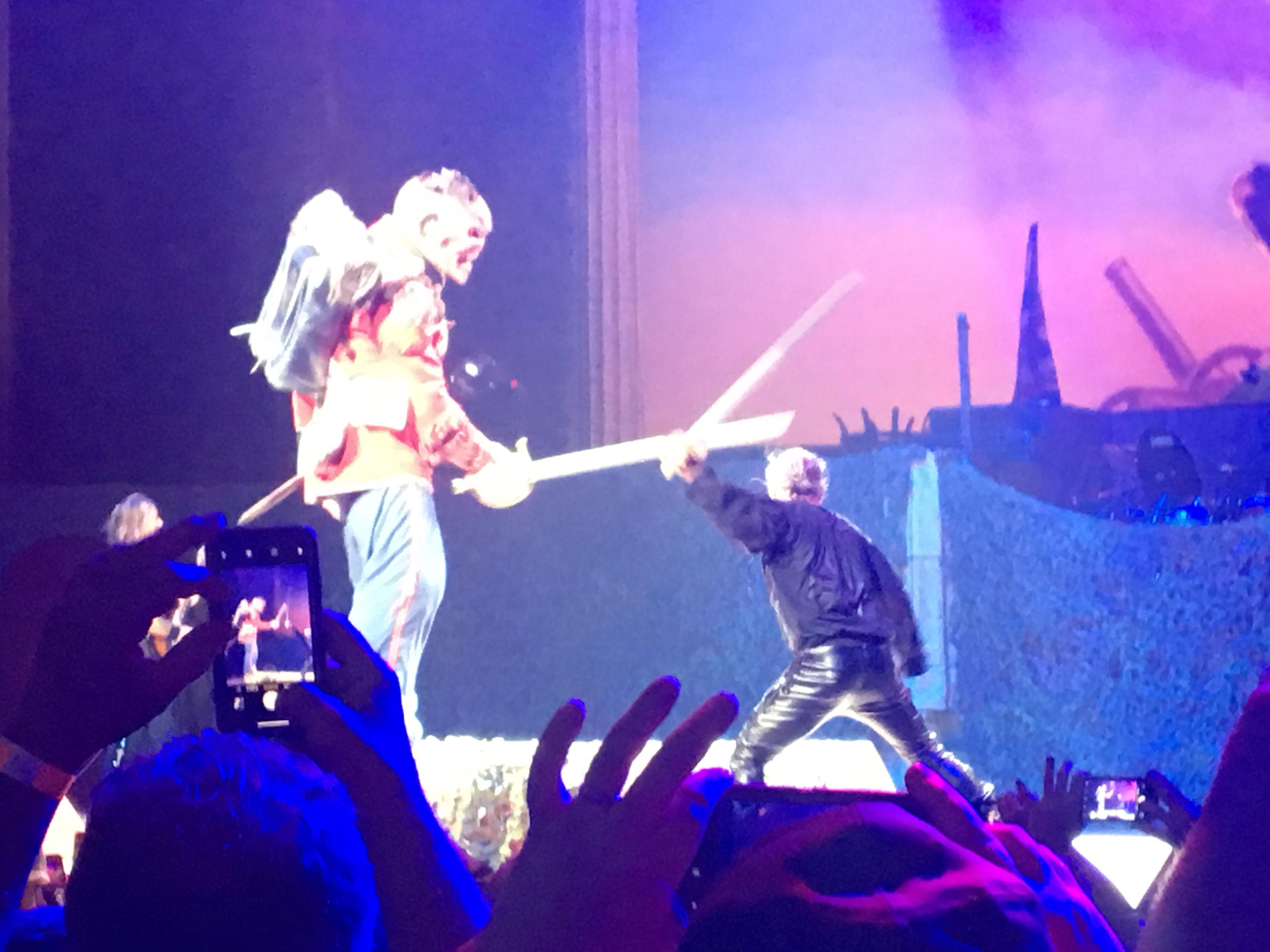 Trooper Eddie vs Bruce Dickinson | Scrolller