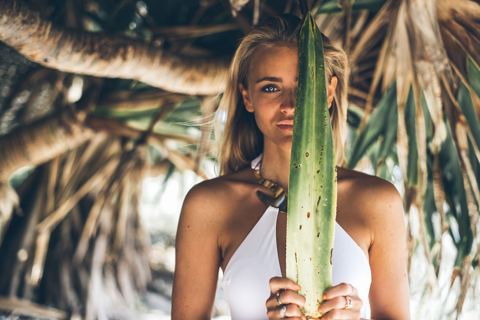 Tropical babe | Scrolller