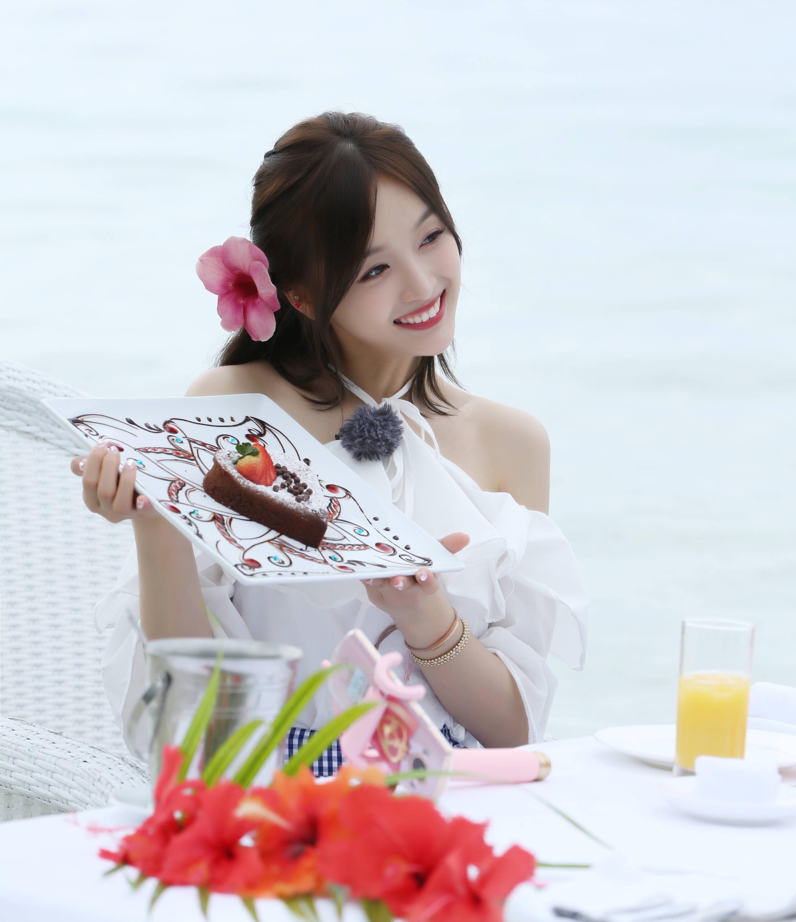 Tropical Yi | Scrolller