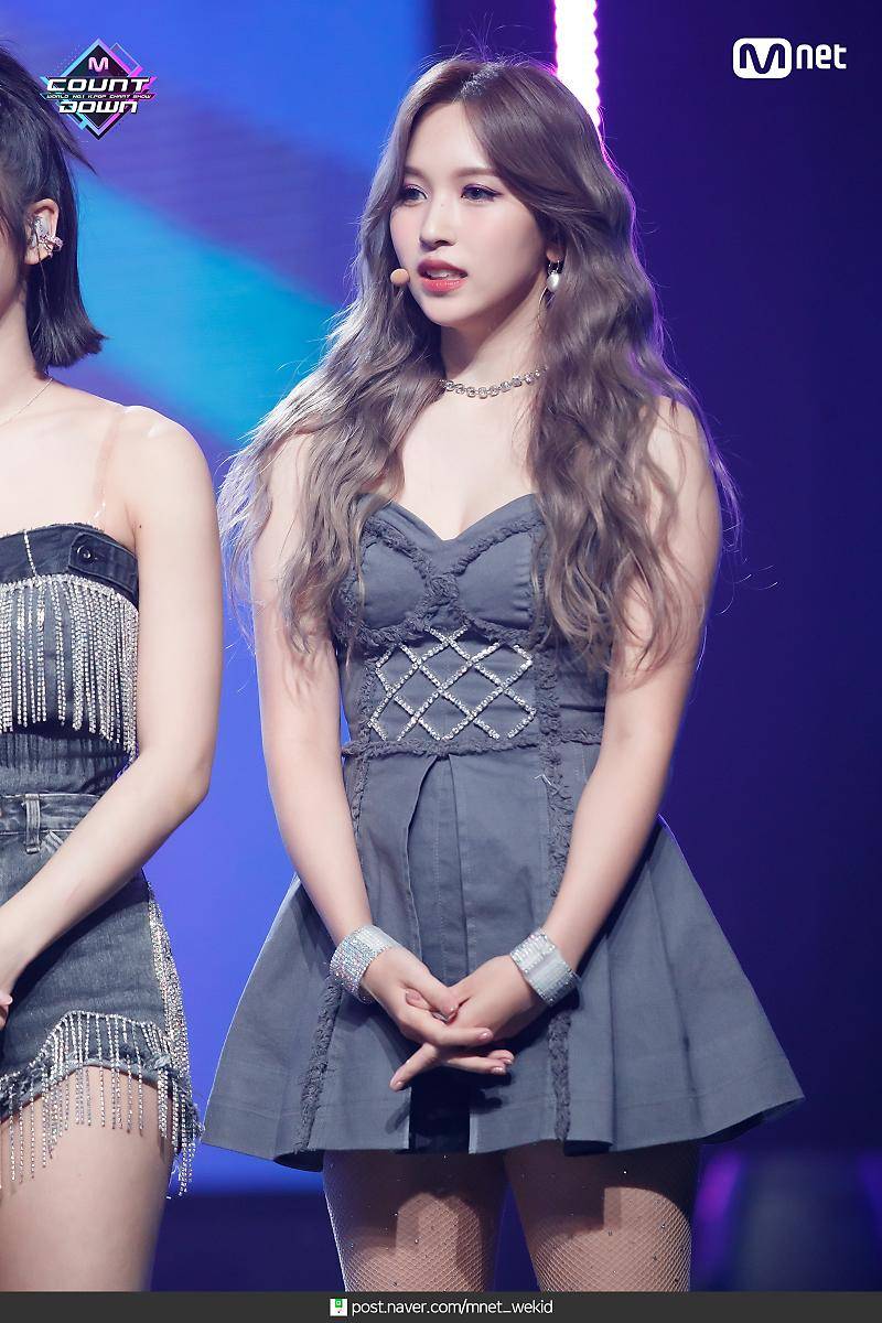 TWICE - Mina | Scrolller