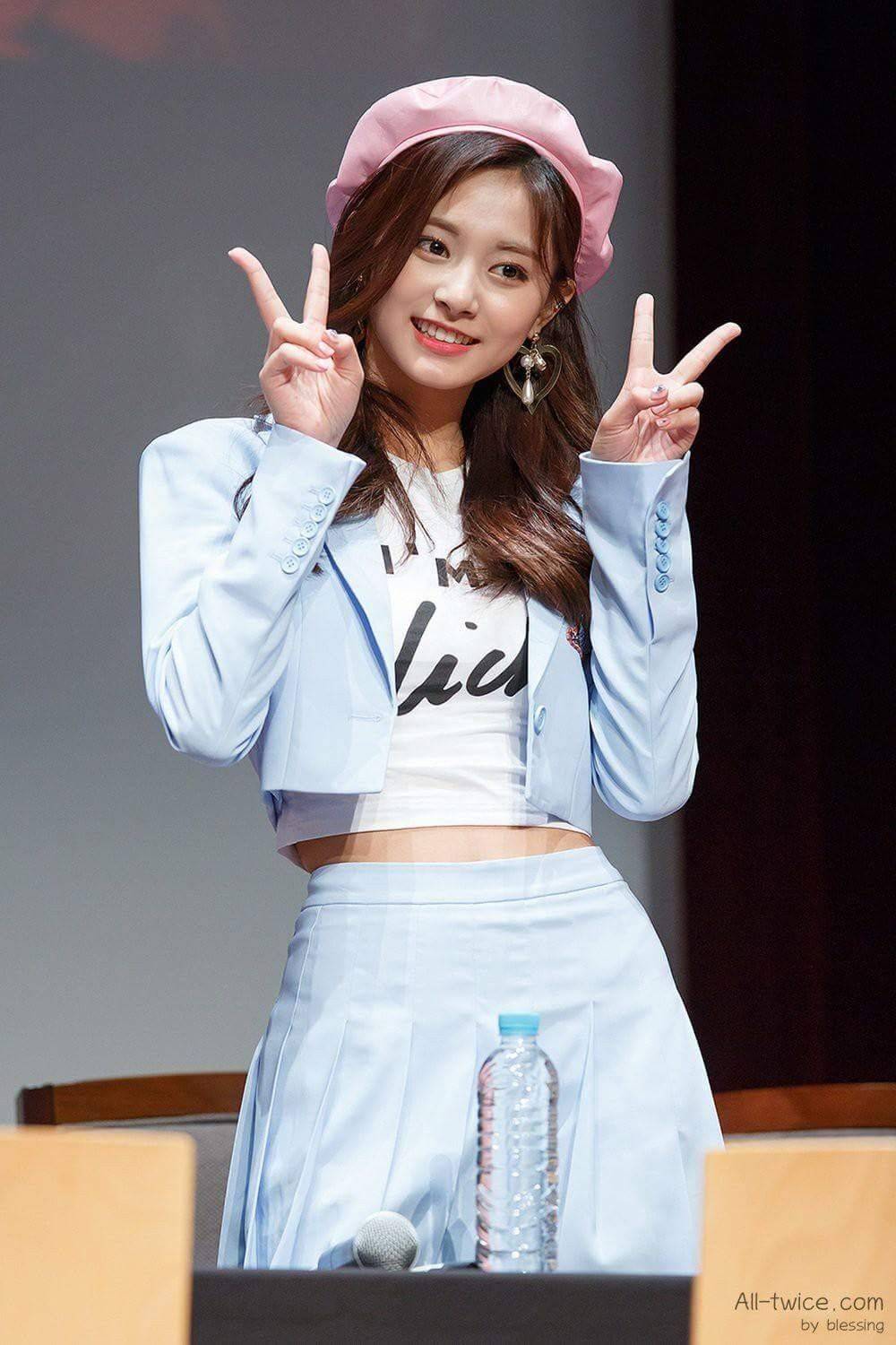 Tzuyu | Scrolller