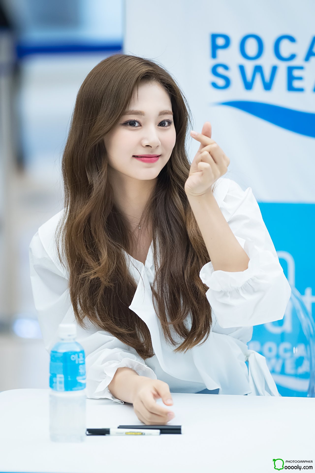 Tzuyu Finger Heart | Scrolller
