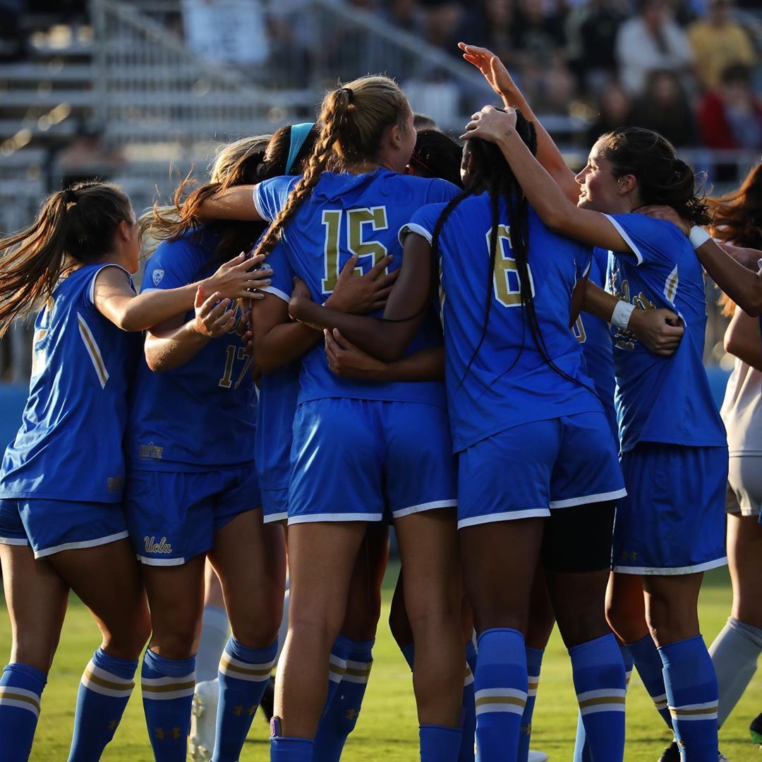 UCLA huddle | Scrolller