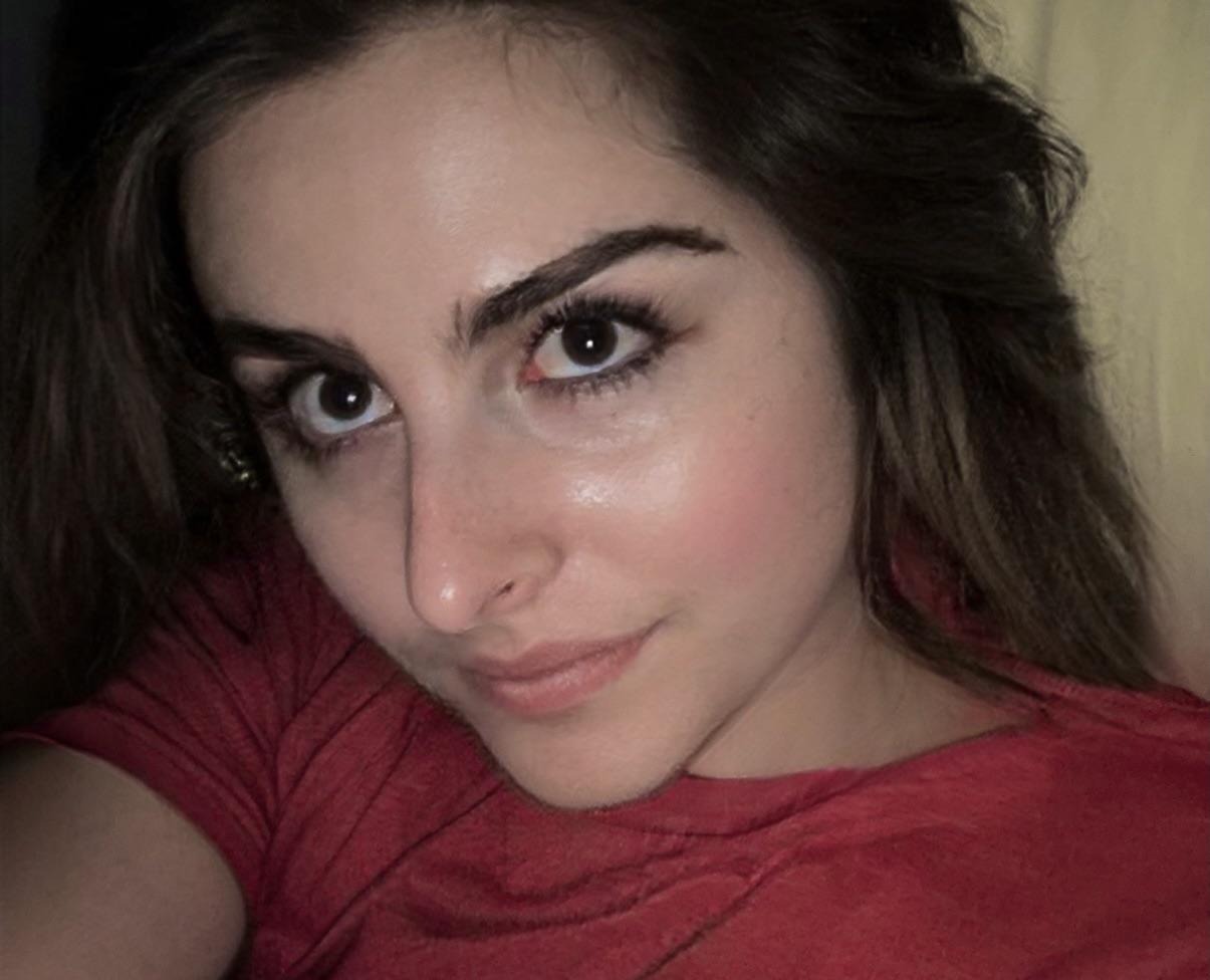 Femininity is happiness | Scrolller