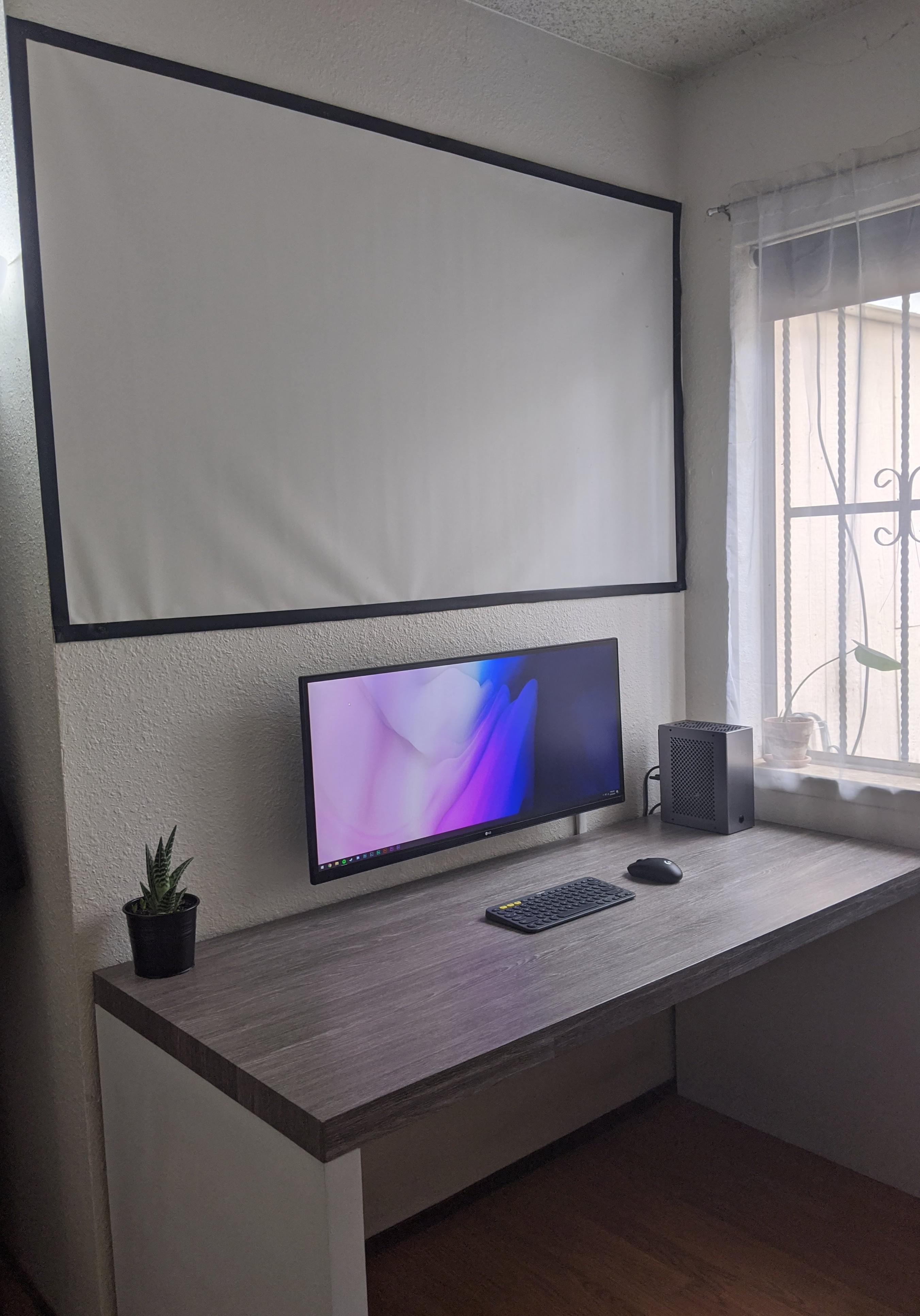 Ultrawide + Projector | Scrolller