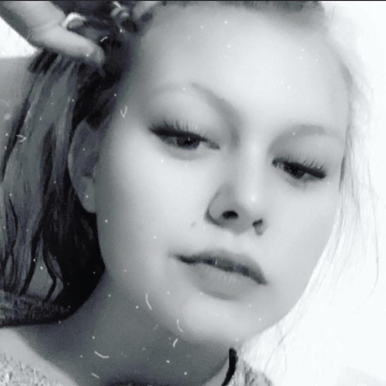 [under 18] hi | Scrolller