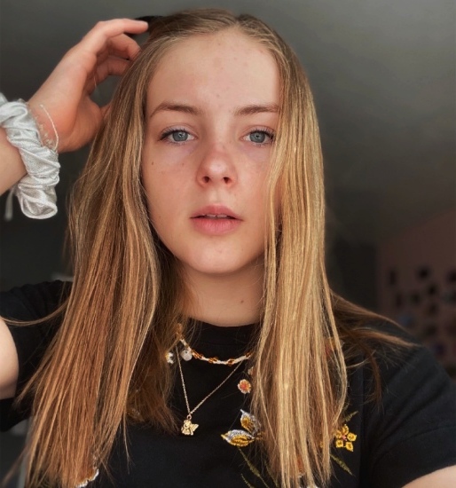 [under 18] idk what to put here lol | Scrolller