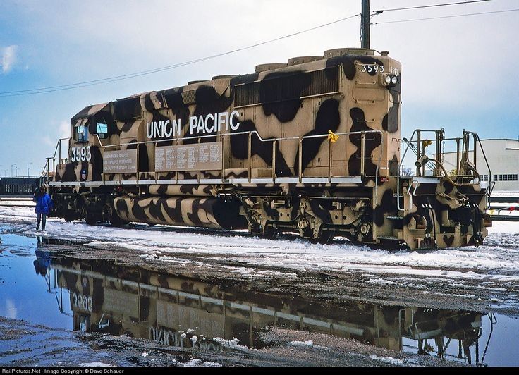Union Pacific SD40-2 in Desert Storm livery | Scrolller