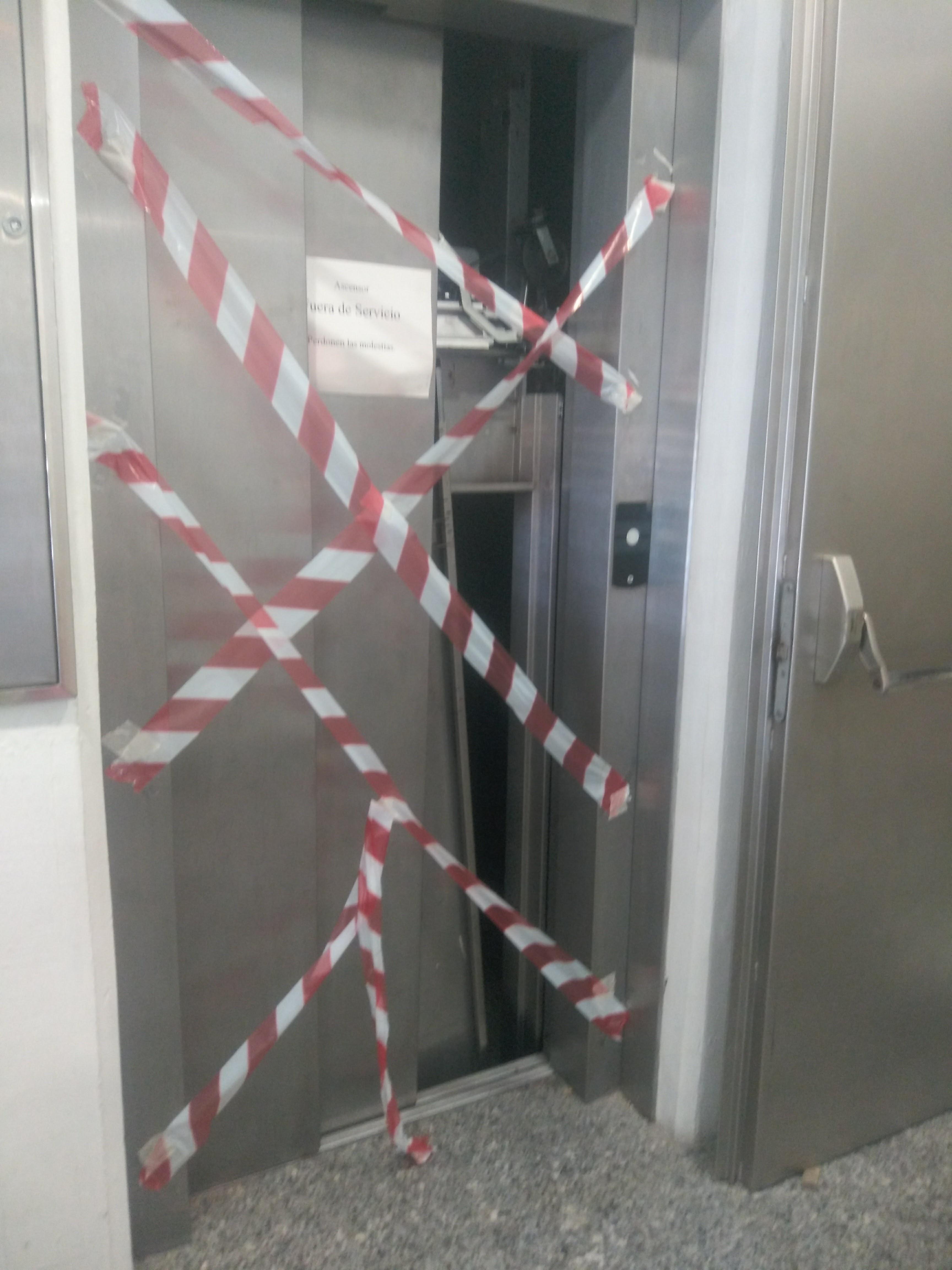 Unsafe way to put an elevator out of service | Scrolller