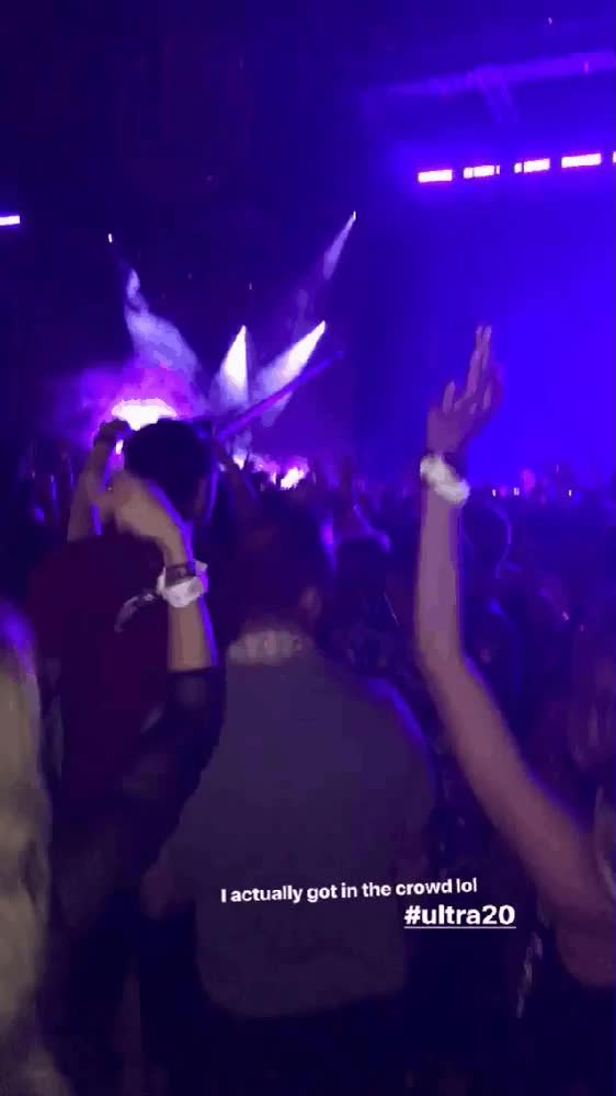 Valeria dancing at ultra | Scrolller