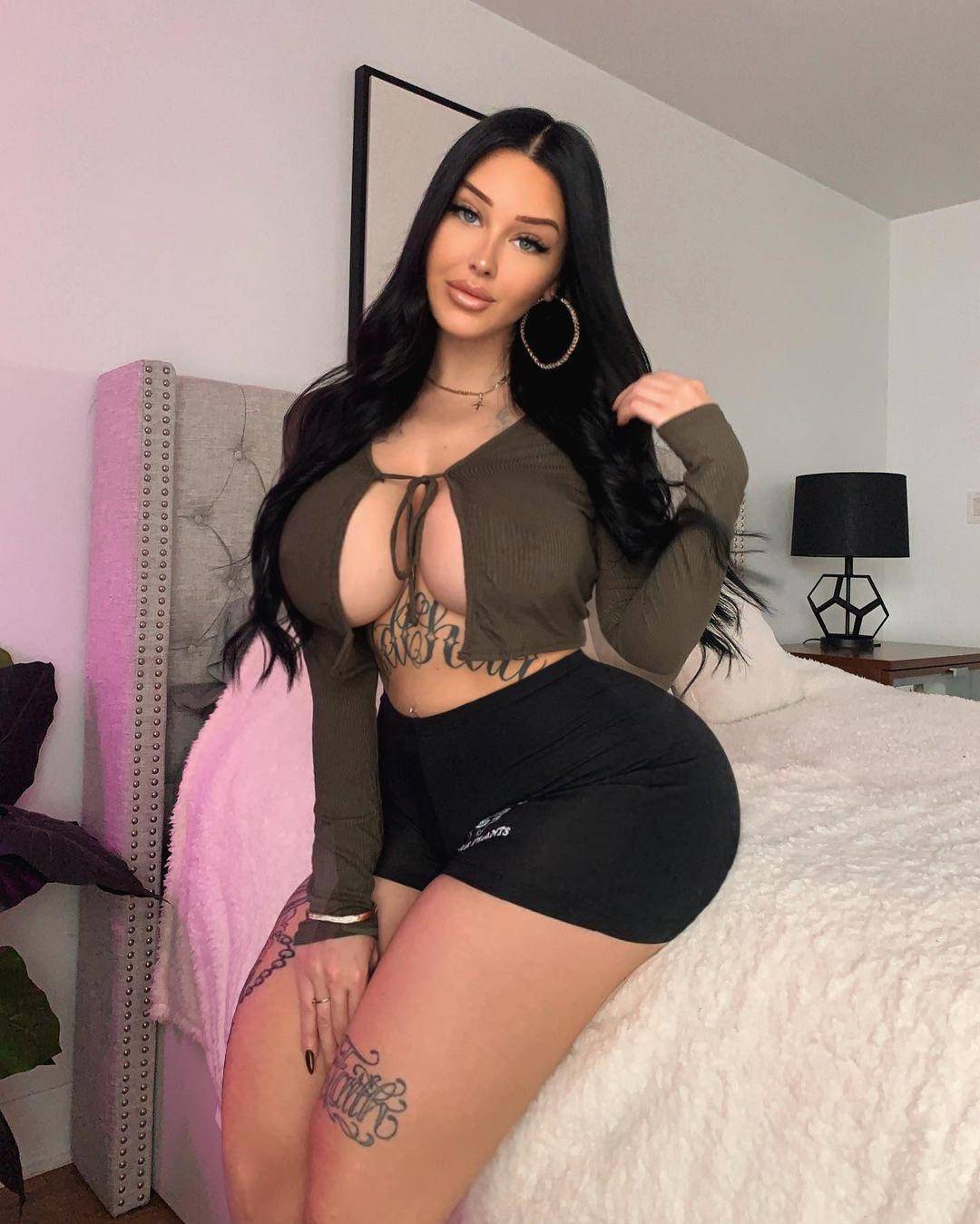 VALERIE [THICK EDIT] | Scrolller