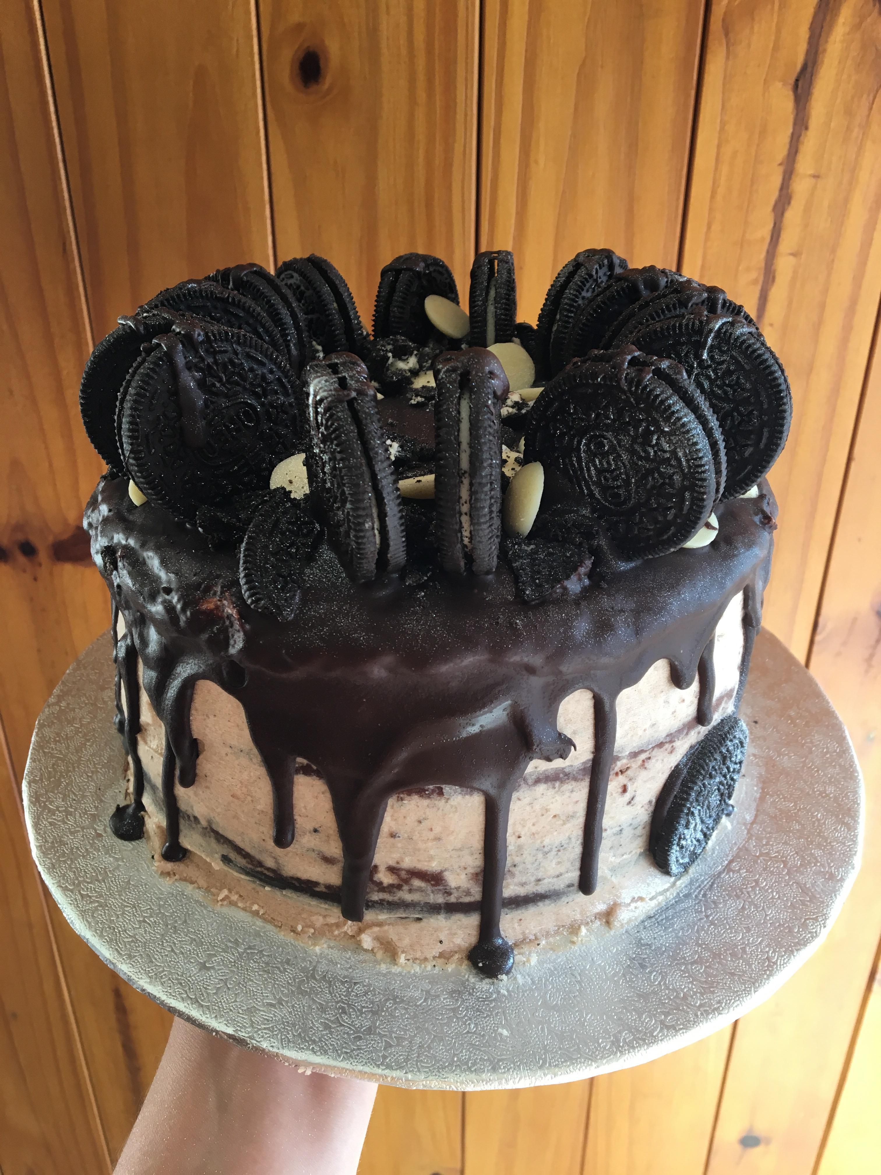 Vegan Oreo drip cake made for a birthday 😋 | Scrolller