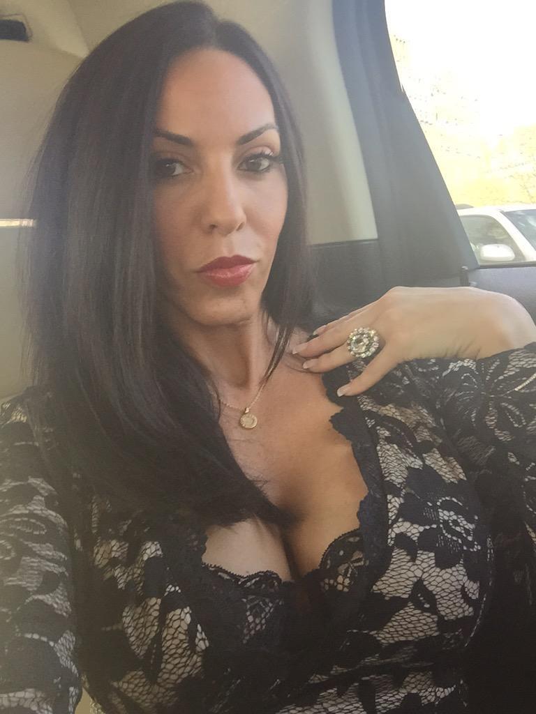 Veronica Rayne | Scrolller