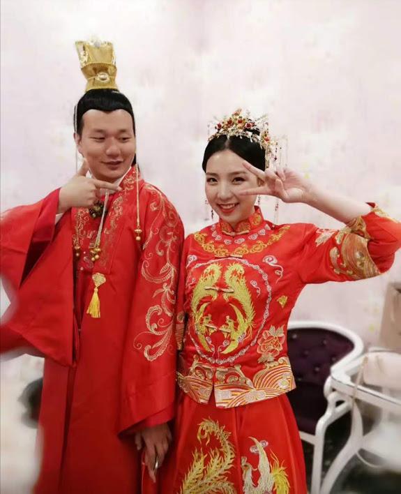 Very adorable couple. When he wants to wear Hanfu and she a Cheongsam =) adorable | Scrolller