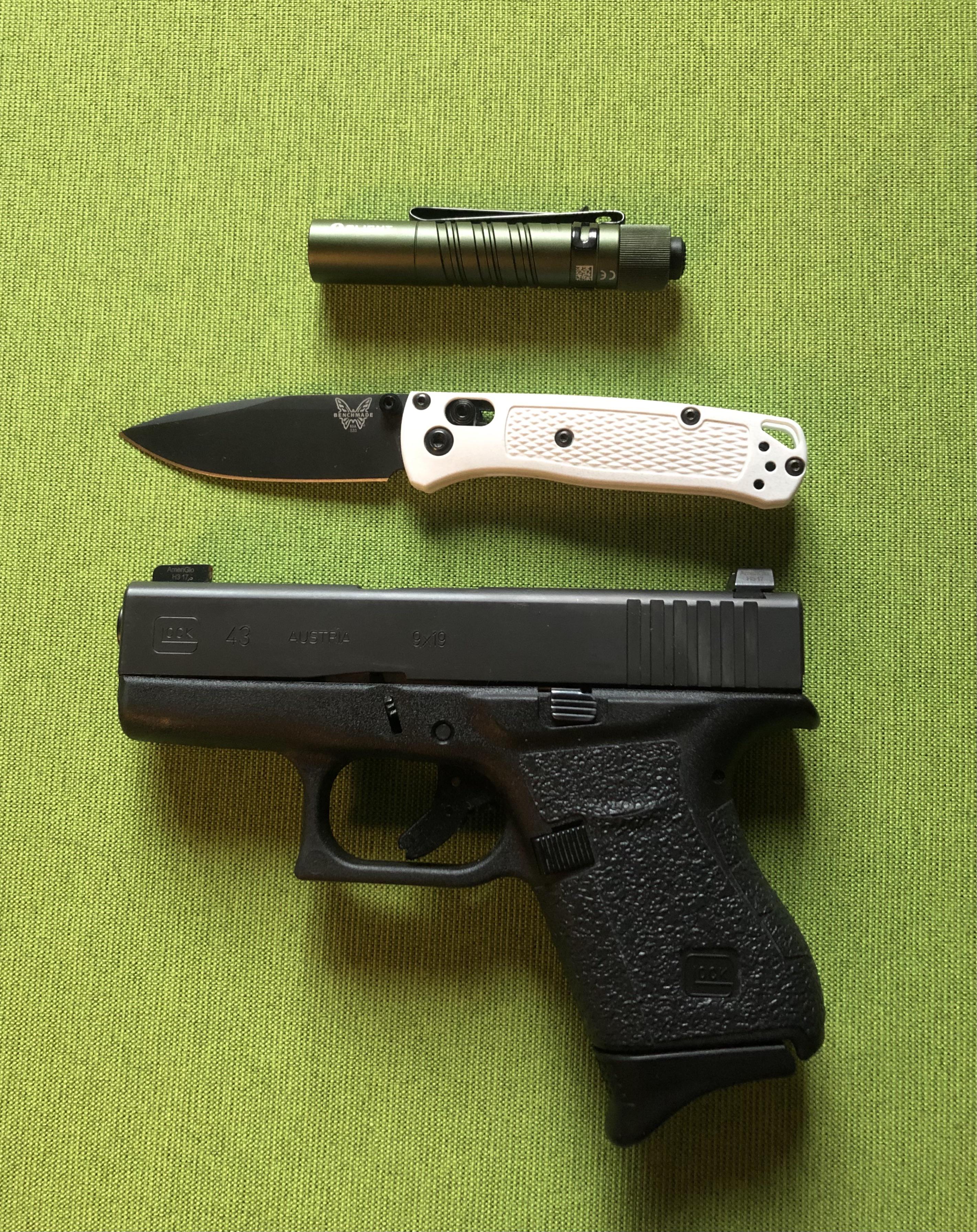 Very simple lightweight TGIF carry | Scrolller