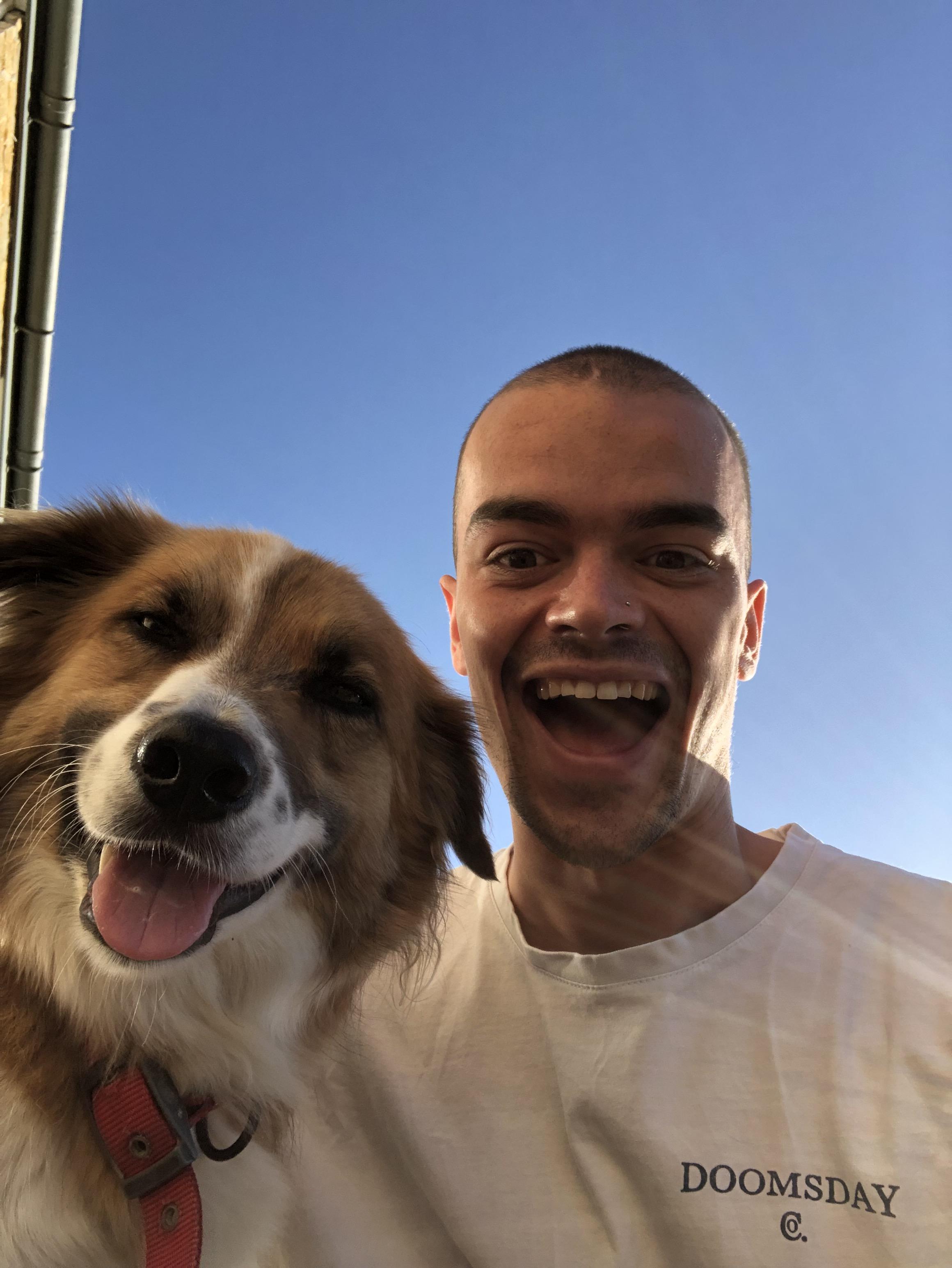 Very smiley good boy. | Scrolller