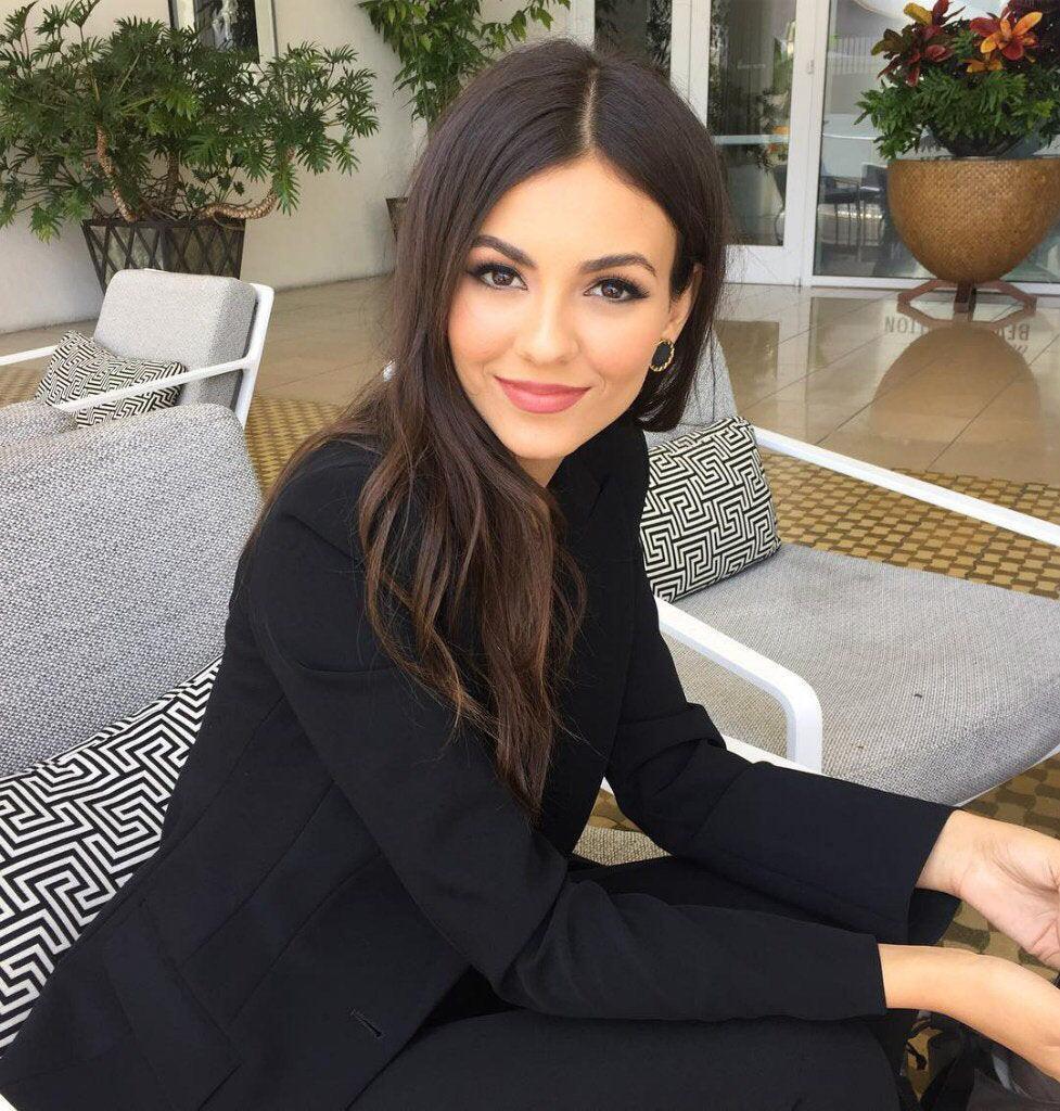 Victoria Justice- beautiful in black | Scrolller