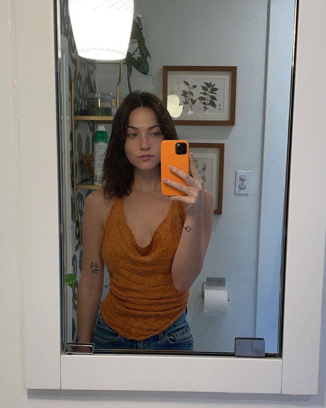 Violett Beane | Scrolller