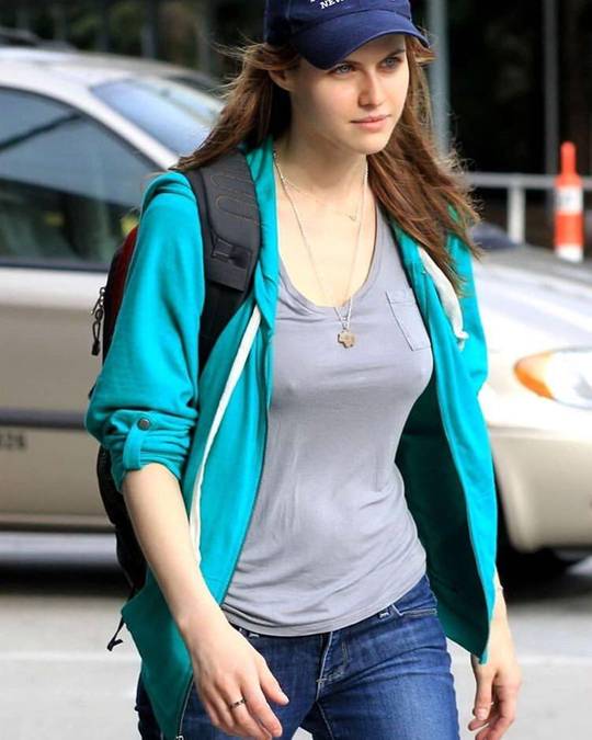 Walking around without a bra! | Scrolller